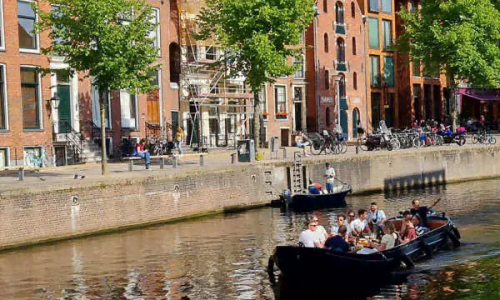 Rondvaart Groningen? Huur de Rondvaartboot: De Borrelvloot!